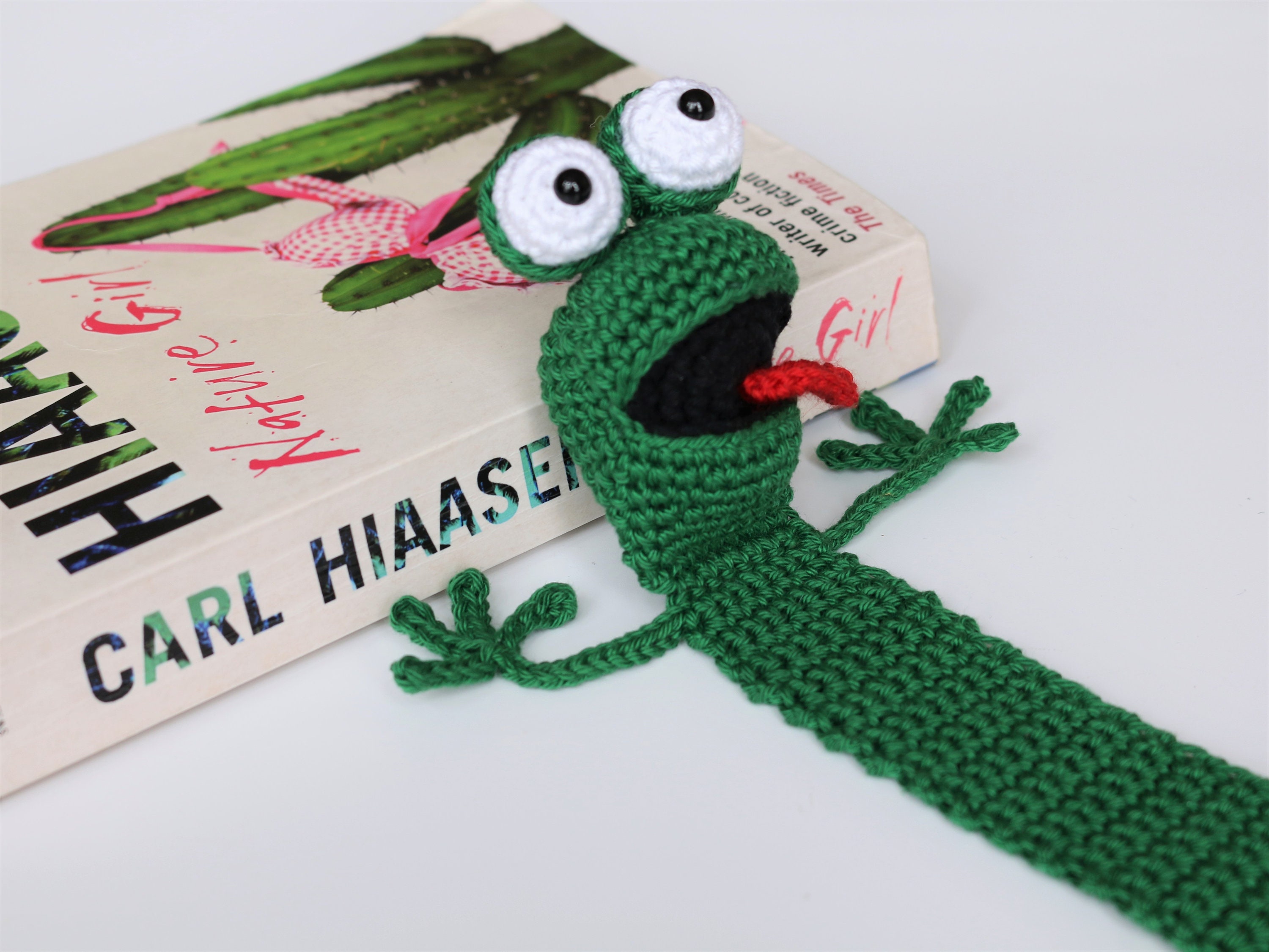 Crochet Squished Frog Bookmark gift for readers funny | Etsy