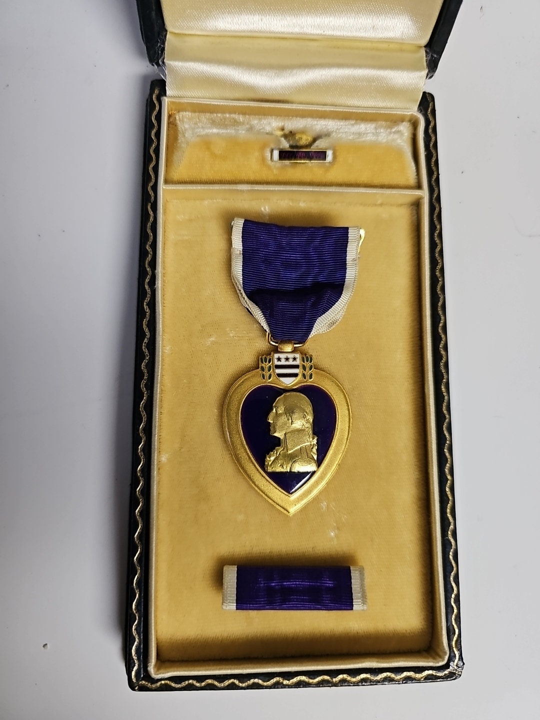 United States WWII Purple Heart Medal Box Vintage and Lapel Pin ...