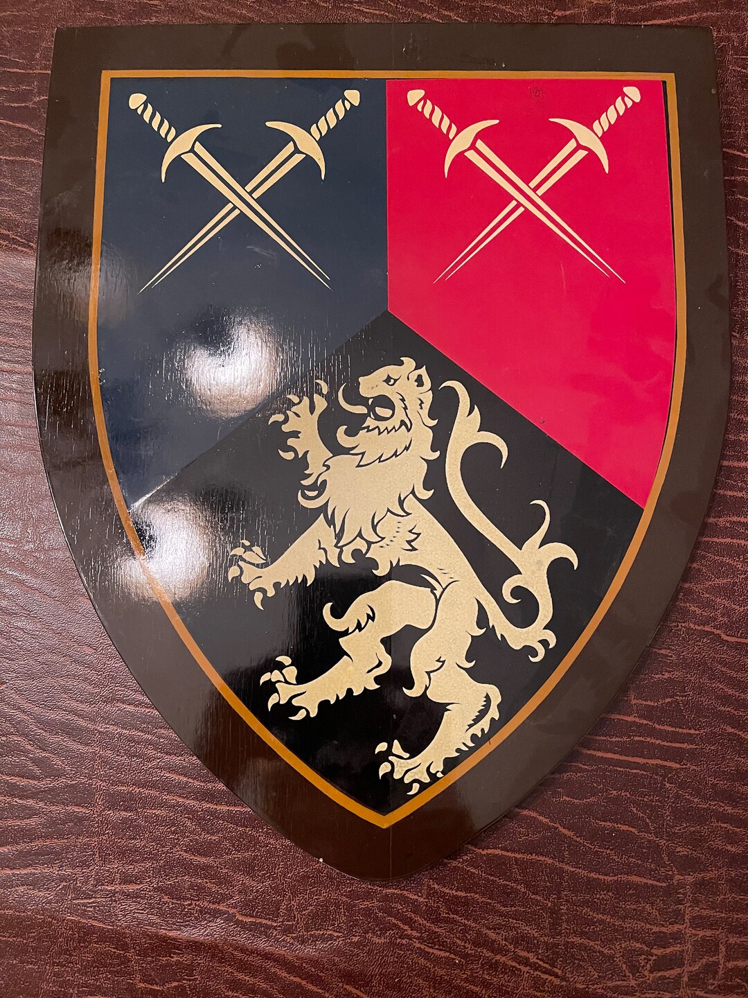 Family Crest Coat of Arms Family History Genealogy, Hanger Lion Rampant ...
