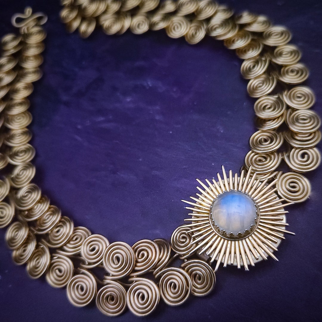 KYRO Locking Collar, Starburst Moonstone Medallion, 14k Gold Filled ...