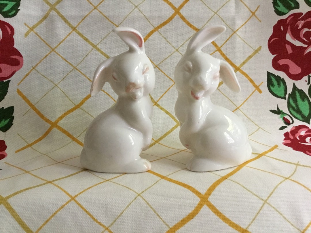 Vintage Lefton Laughing Bunny Salt and Pepper Shakers. White Ceramic ...