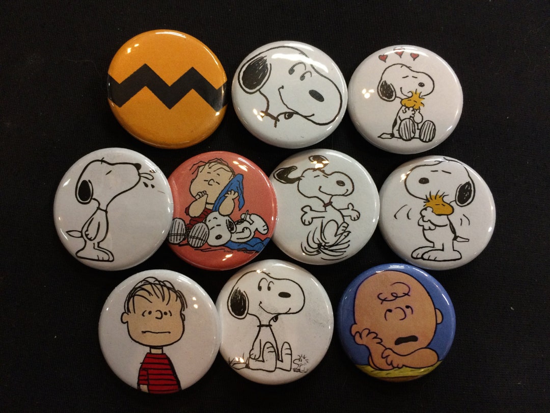 PEANUTS Button, Pin, Badge Set - Charlie Brown Linus Snoopy Woodstock ...