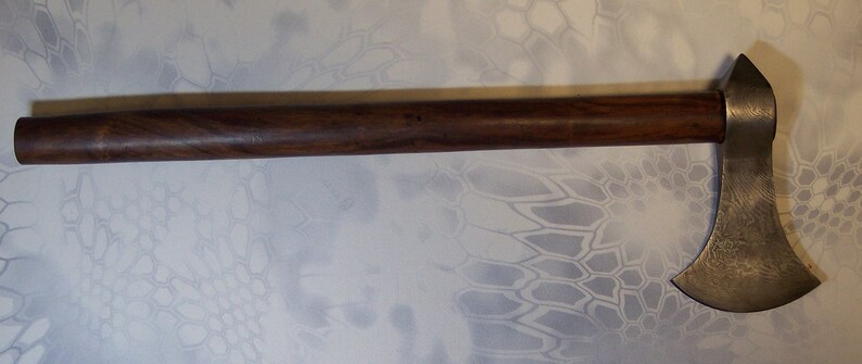 Spiked Head Tomahawk in Random Pattern Damascus Steel With a Rosewood ...