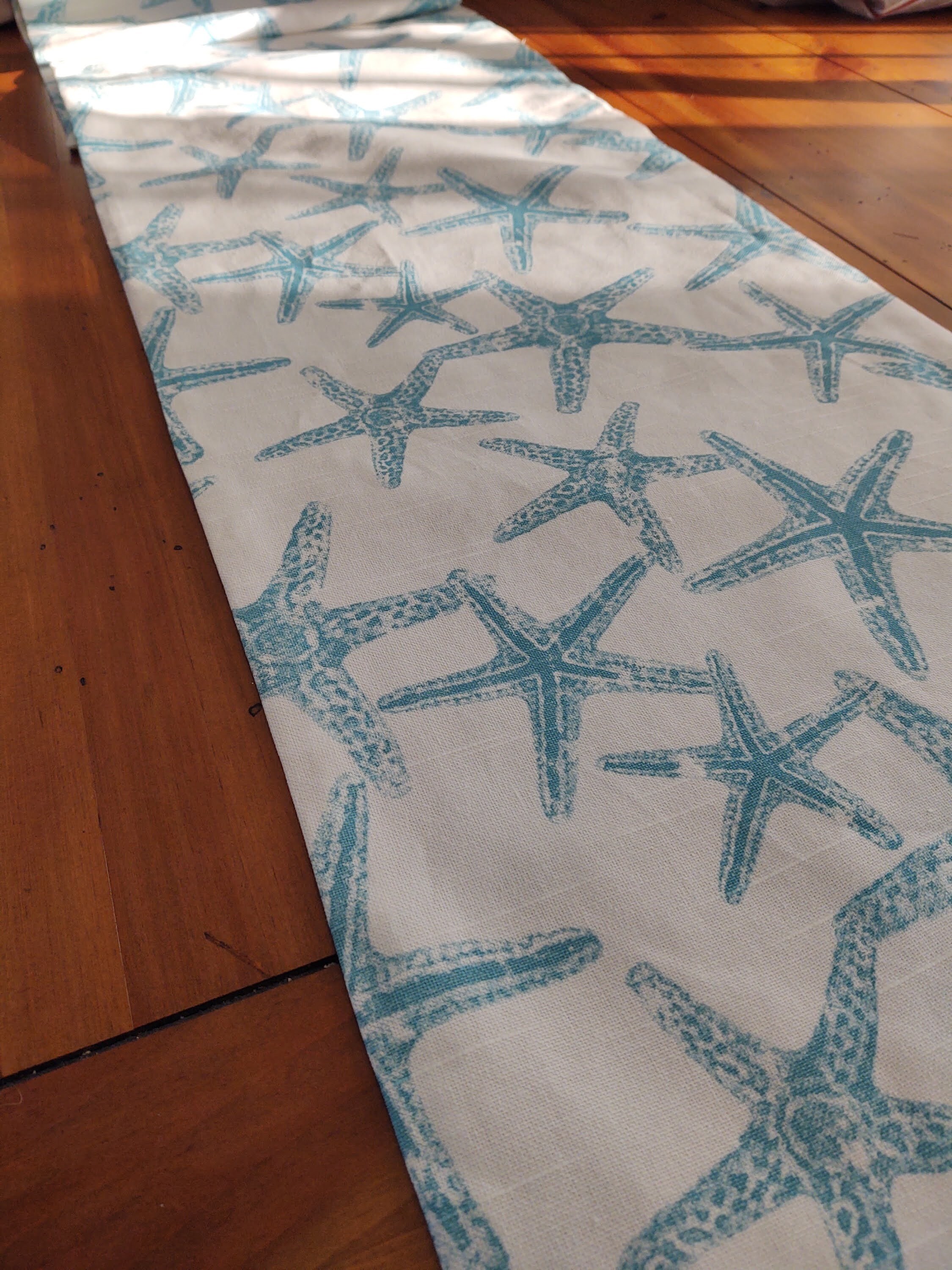 Ready to ship Coastal Table Runner Starfish Aqua Beach house - Etsy España
