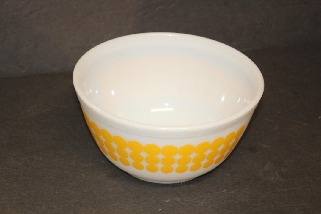 Vintage Pyrex Yellow Polka Dot Mixing Bowl # 402 Made in USA - Etsy