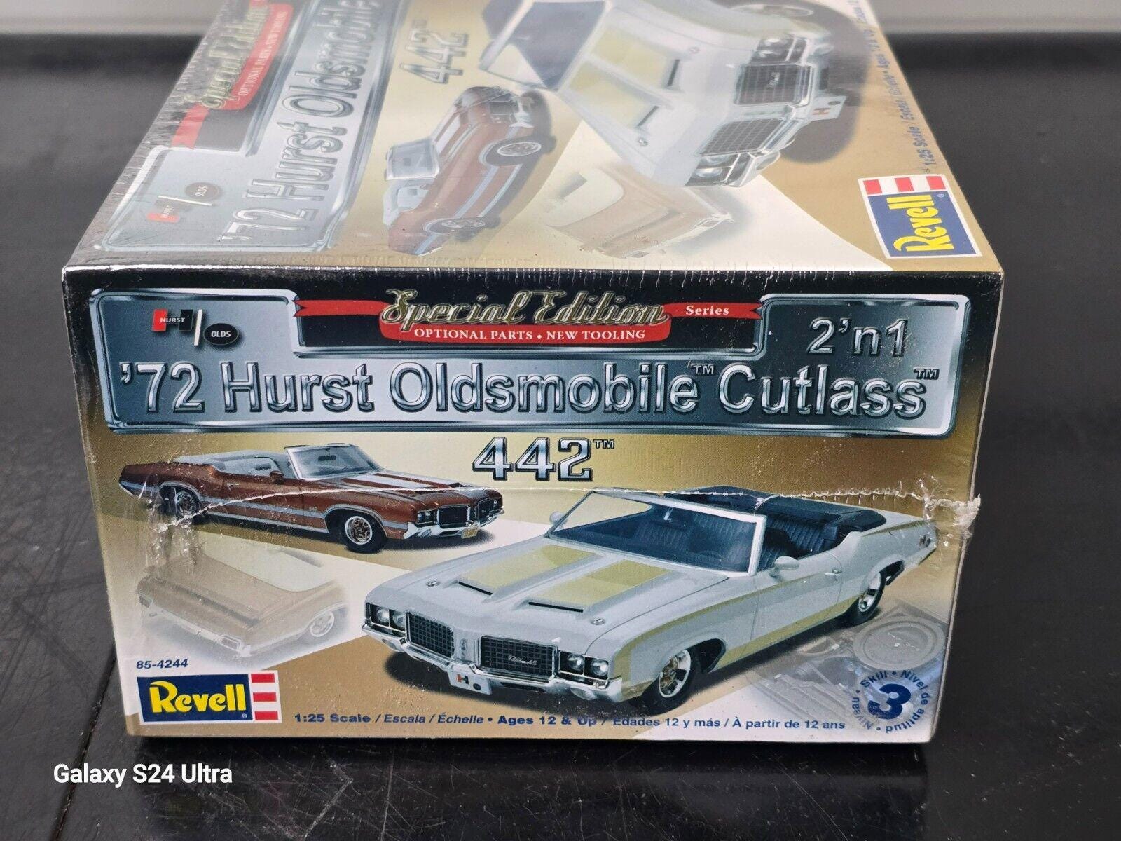Revell 1/25 Special Edition 1972 Hurst Oldsmobile Cutlass 442 Model Kit ...