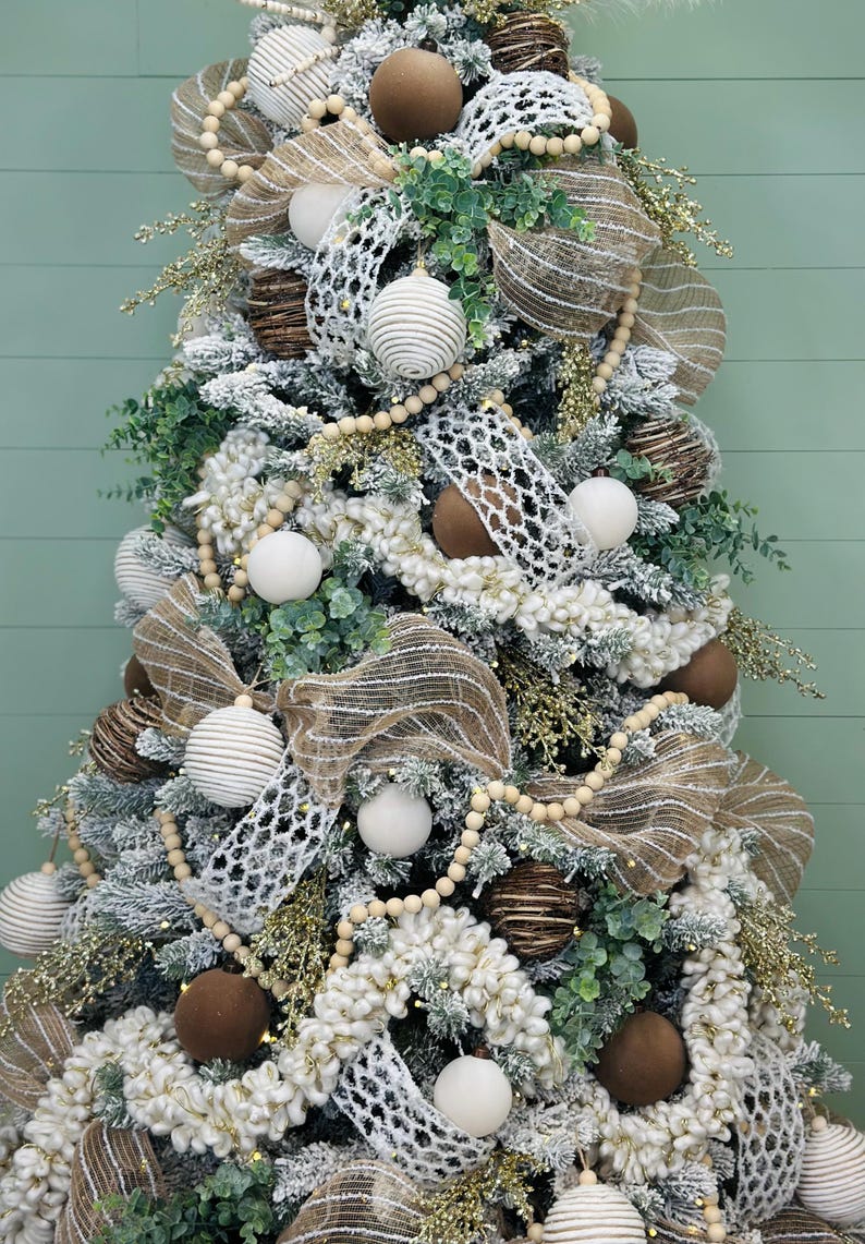 Tree Kit Cozy Natural Christmas, Flocked Ornaments, Classic Tree ...