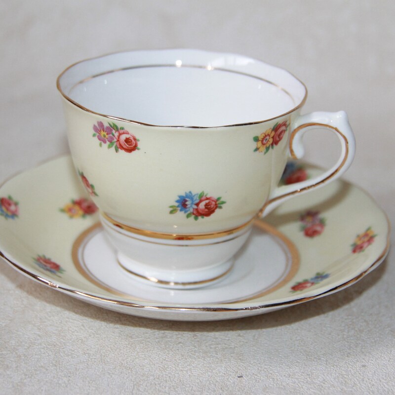 Footed Tea Cups - Etsy