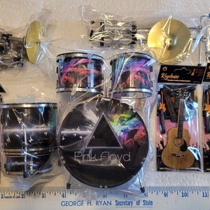 Pink Floyd Miniature Drum and Guitar Instrument Set - Realistic 1:6 Set ...