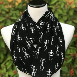 Skeletons Infinity Scarf Spooky Skeleton Scarf GLOWS IN the DARK Black ...