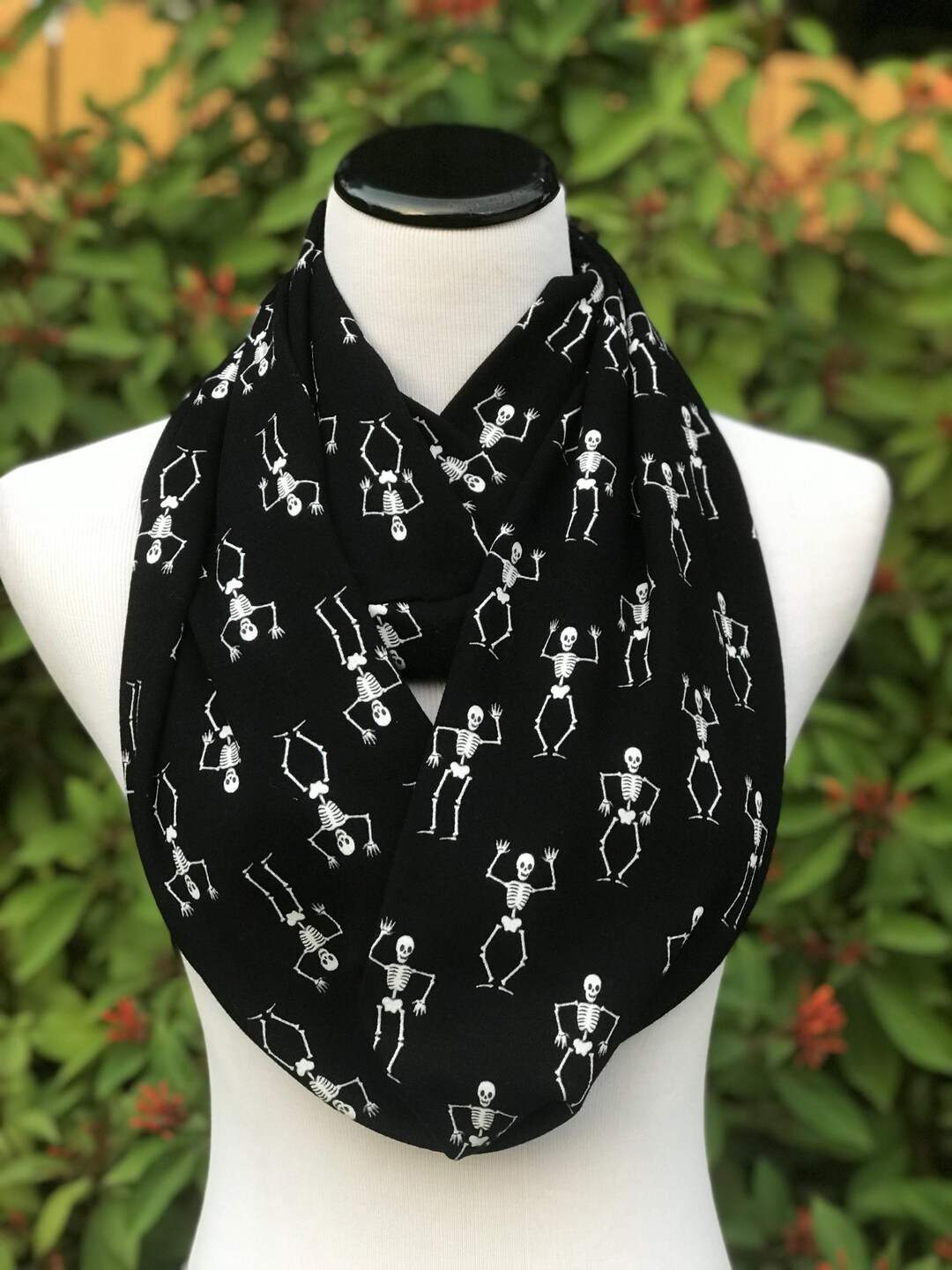 Skeletons Infinity Scarf Spooky Skeleton Scarf GLOWS IN the DARK Black ...