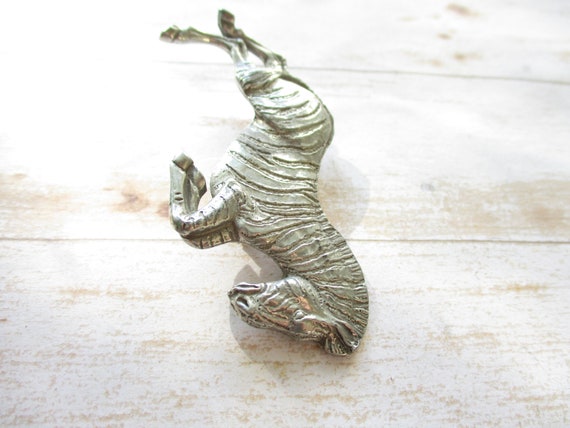 Vintage Signed Seagull Pewter Canada Zebra Brooch Fig… - Gem