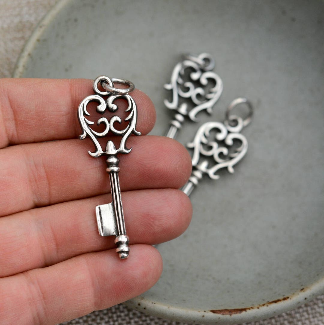 Large Sterling Silver Skeleton Key Pendant Silver Key - Etsy Italia