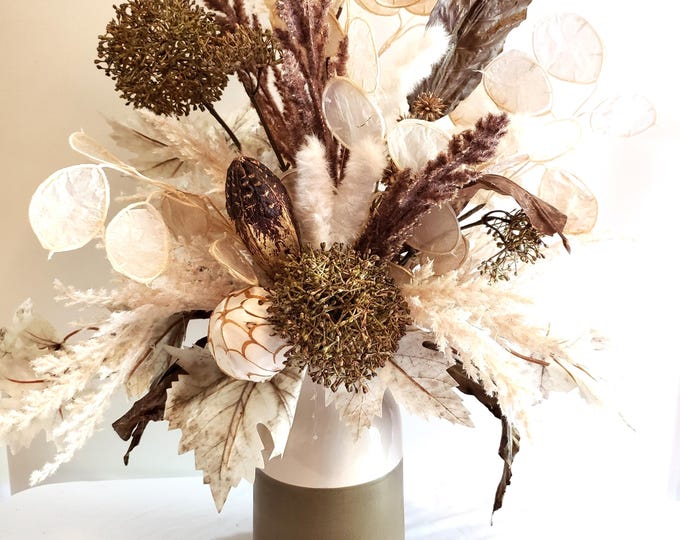 Modern Neutral Floral Arrangement, Boho Floral, Contemporary, Year ...