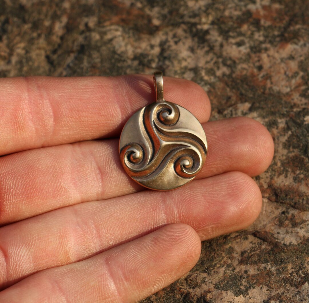 CELTIC Triskelle Triskel Triskelion, Pendant, Bronze Amulet - Etsy