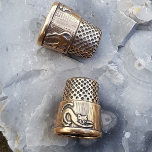 Collectible BRONZE THIMBLE Featuring CATS Designed by South Bohemian ...