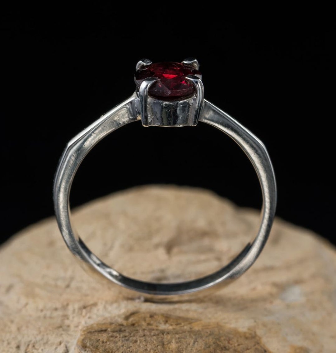 OCULAR Sterling Silver Ring With Garnet Almandine Faceted Cut Red Gem ...