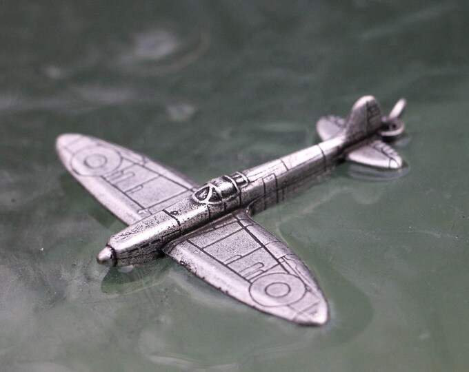 Spitfire 22 & 24 Pilots Notes: RAF Fighter/ Newly Printed Manual With ...