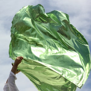 Light Peridot Gemstone Green 'the Beckoning' With Flex™ Rod Metallic ...