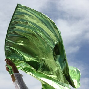 Light Peridot Gemstone Green 'the Beckoning' With Flex™ Rod Metallic ...