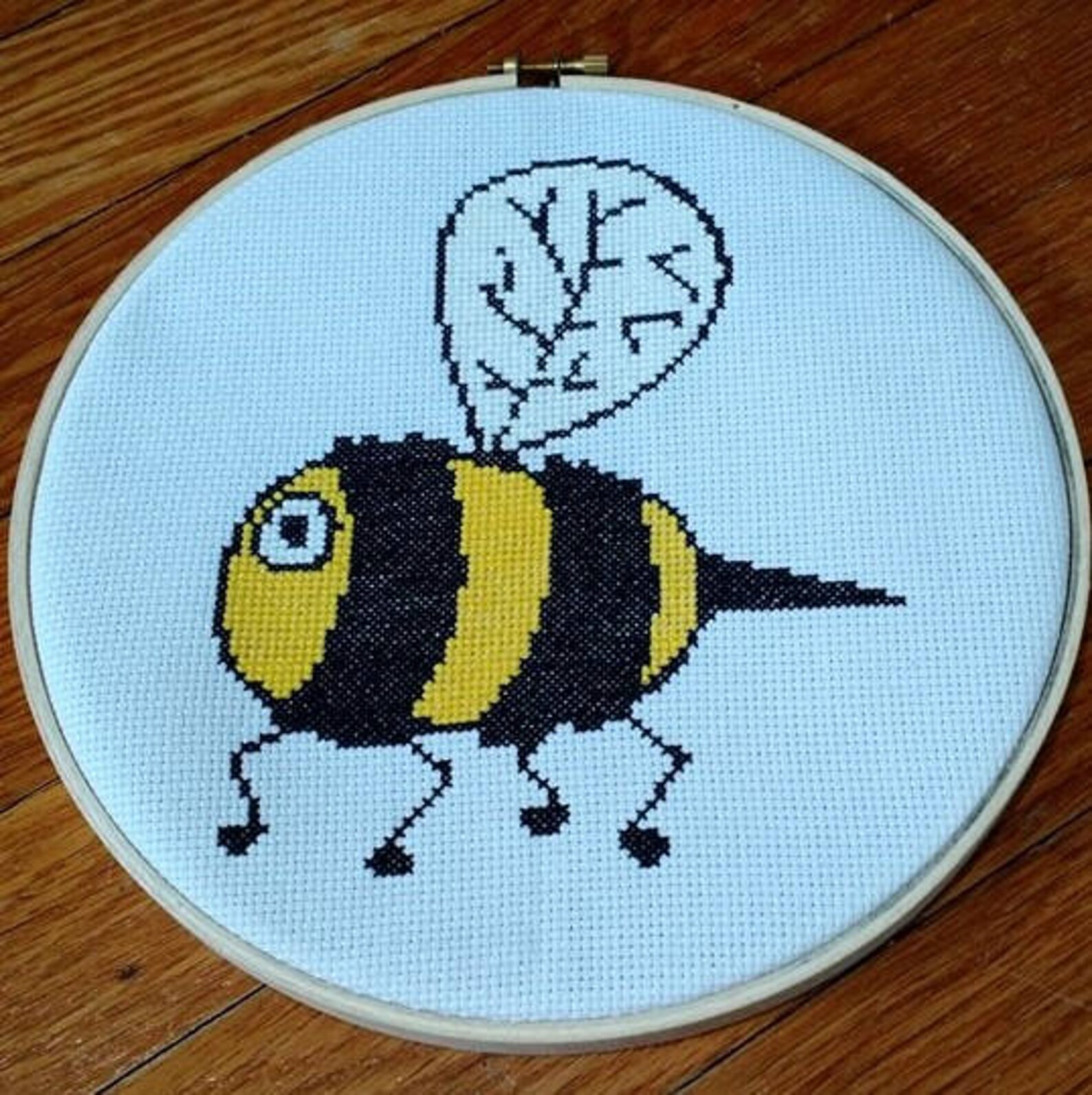 Bee Cross Stitch Pattern / Cartoon Bumble Bee / Counted Cross | Etsy