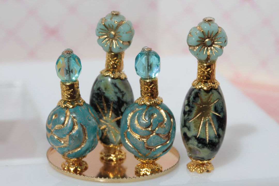 4 Miniature Perfume Bottles and Tray for Fashion Royalty, Poppy Parker ...
