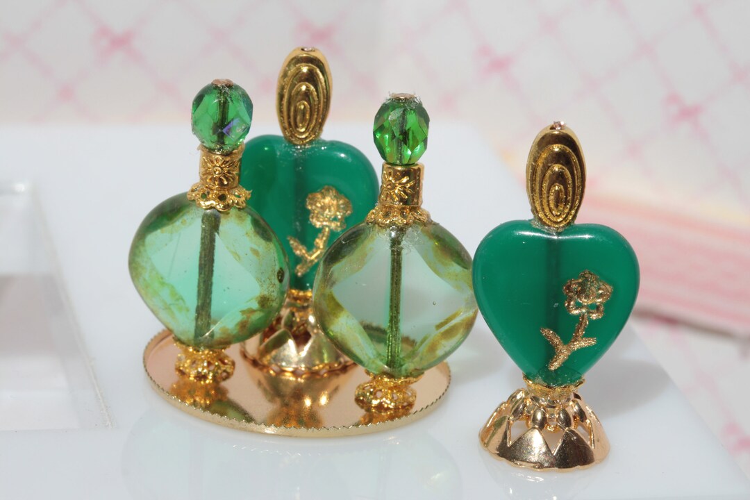 4 Miniature Perfume Bottles and Tray for Fashion Royalty, Poppy Parker ...