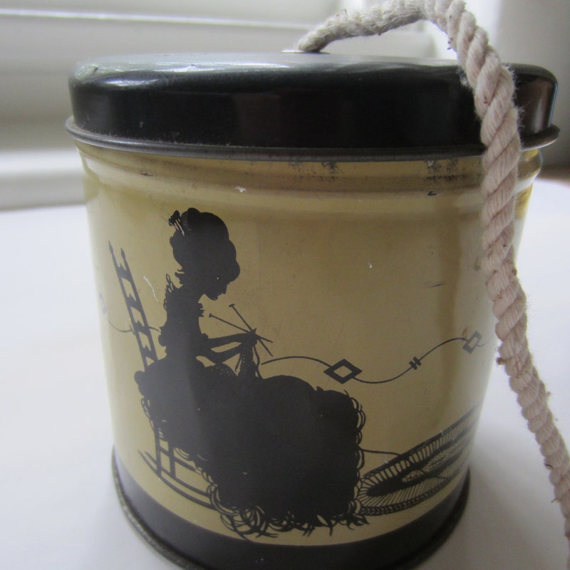 String Holder - Etsy