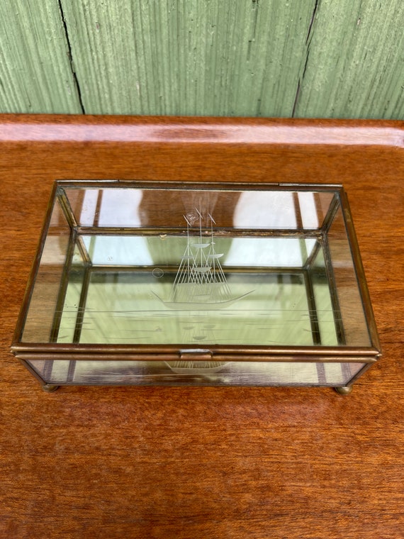 brass and glass box - Gem