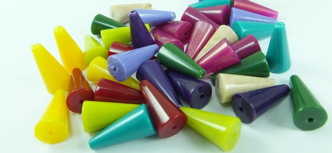 20 Psc Vintage Cone Beads, 15x7 Mm ,geometric Lucite Beads , German ...