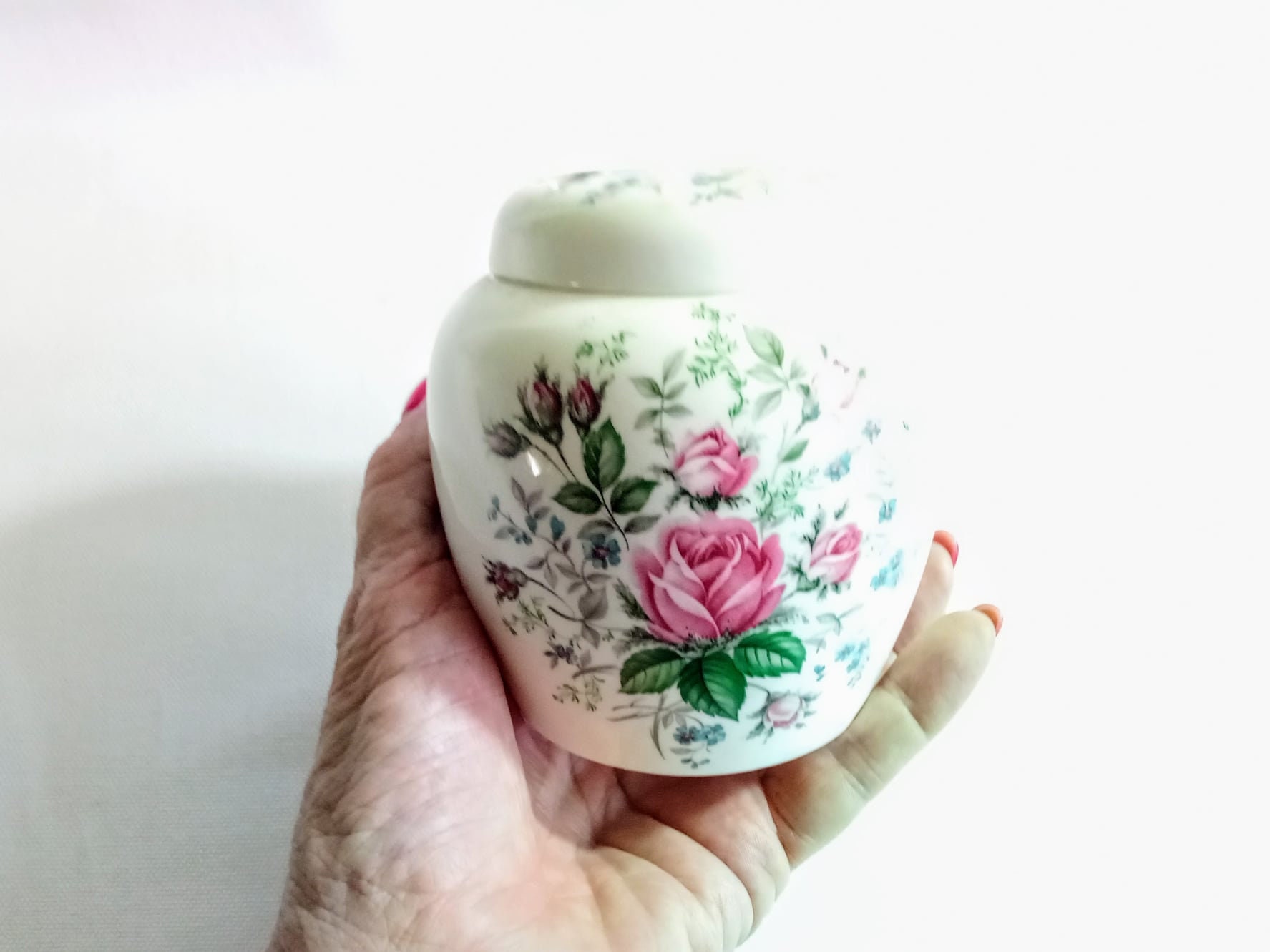 BC111 Vintage Roy Kirkham Ginger Jar. Floral Pattern. Tracked Global ...