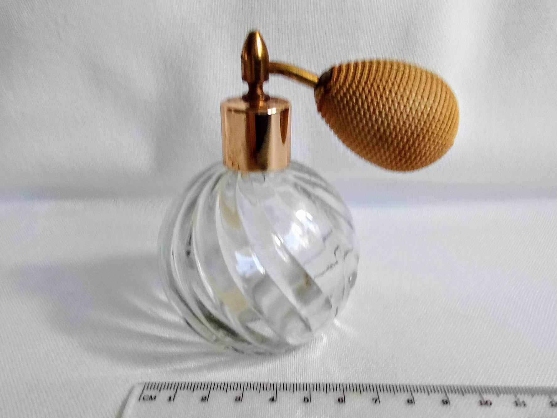 JP440. Vintage Clear Swirl Glass Perfume Spray With Puffer. Tracked ...