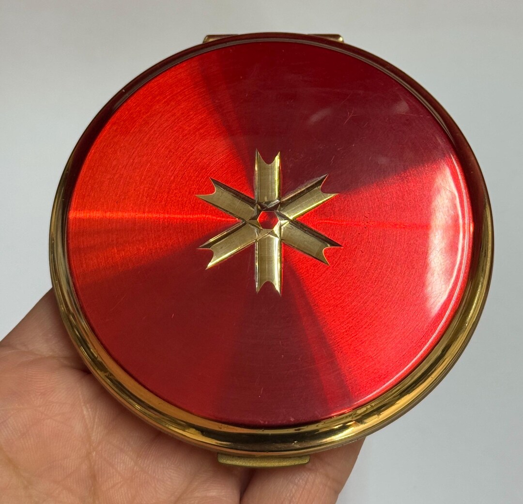 Z181b Vintage 1960s Gold Tone Metal With Red Enamel Starburst ...