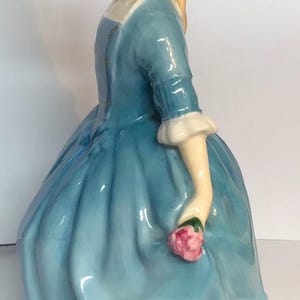 W140 Vintage Royal Doulton “A Child From Williamsburg “ Beautiful Lady ...