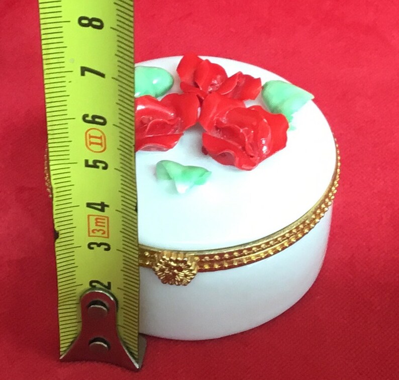 L90a Vintage Porcelain Rose Design Lidded Trinket Box. Tracked Shipping ...