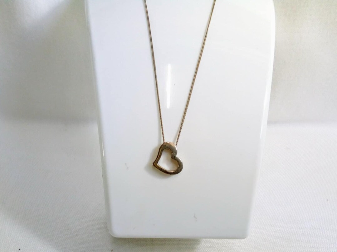 F228 Vintage Silver 925 Chain and Heart Shaped Charm Necklace. C1970's ...