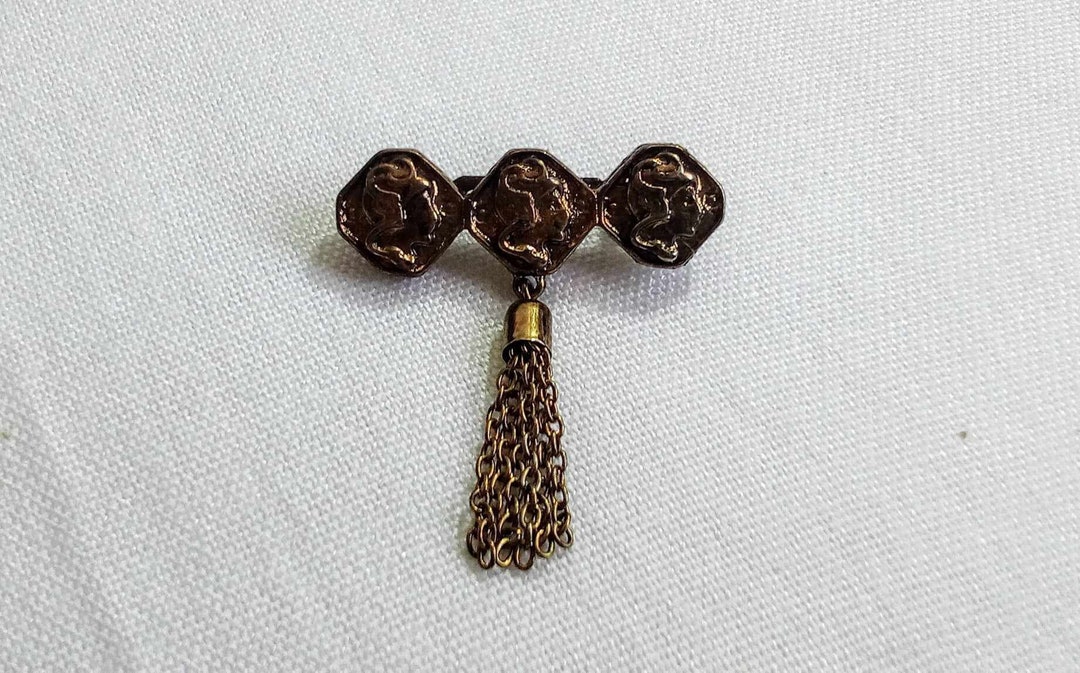 Y32 Vintage Antique Gold Tone Bar Brooch With Tassel Detail. Free ...