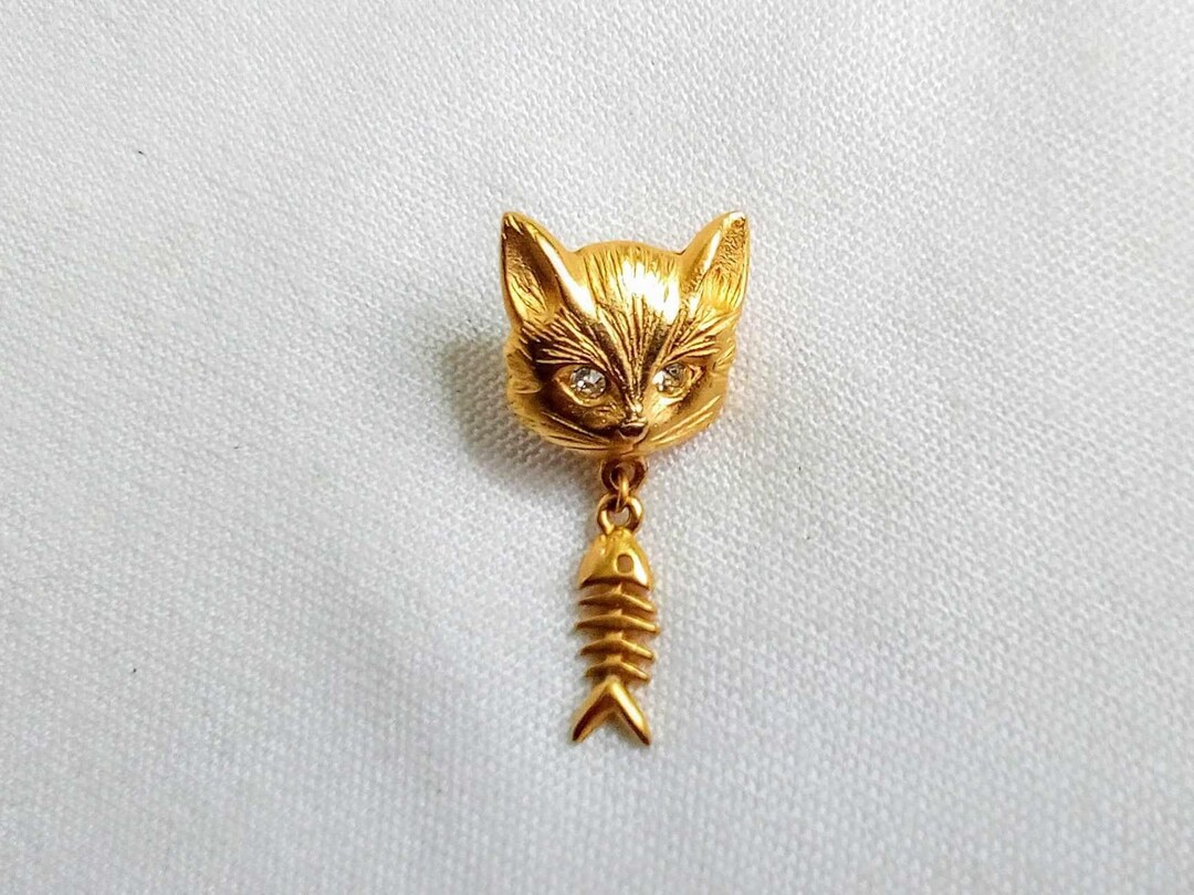 T293 Vintage Gold Tone Cat Face Pin With Dangling Fish Skeleton ...