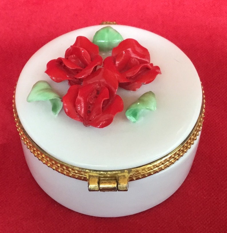 L90a Vintage Porcelain Rose Design Lidded Trinket Box. Tracked Shipping ...