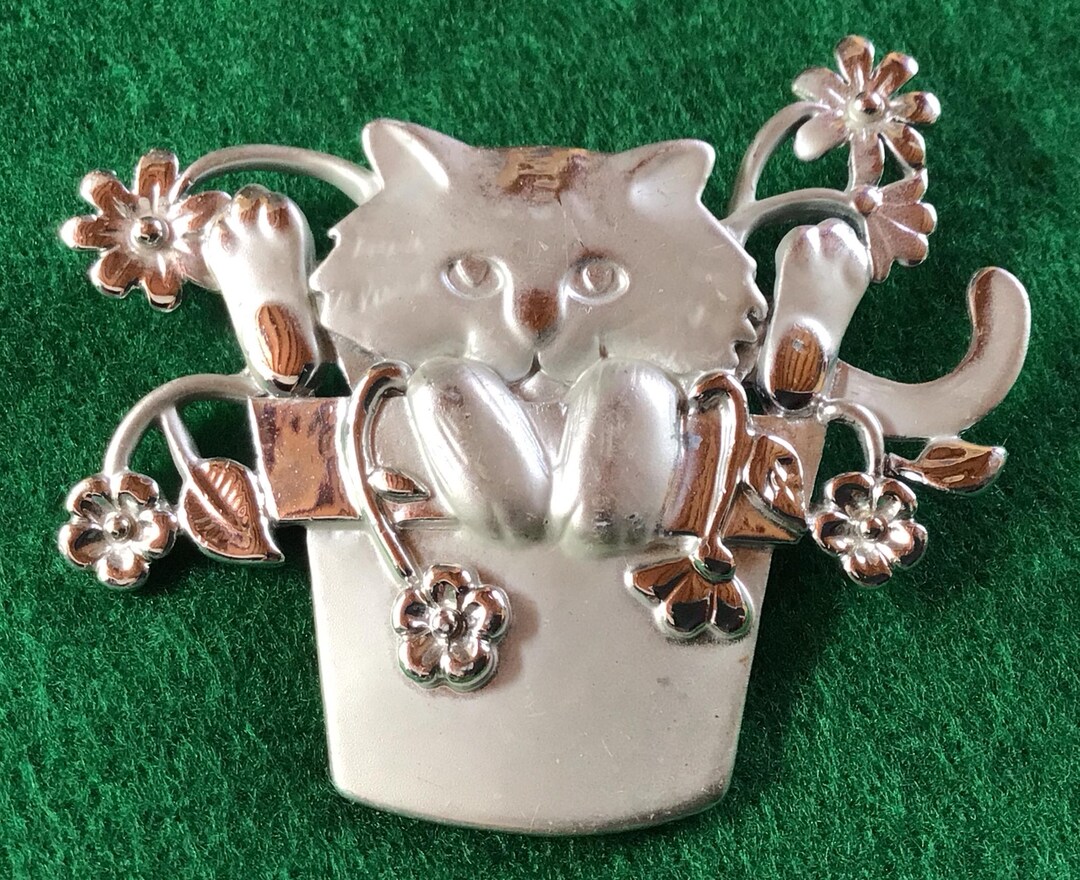 B33 Vintage C1980’s Silvertone AJC Signed Cat in Flower With Flowers ...