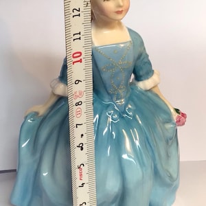 W140 Vintage Royal Doulton “A Child From Williamsburg “ Beautiful Lady ...