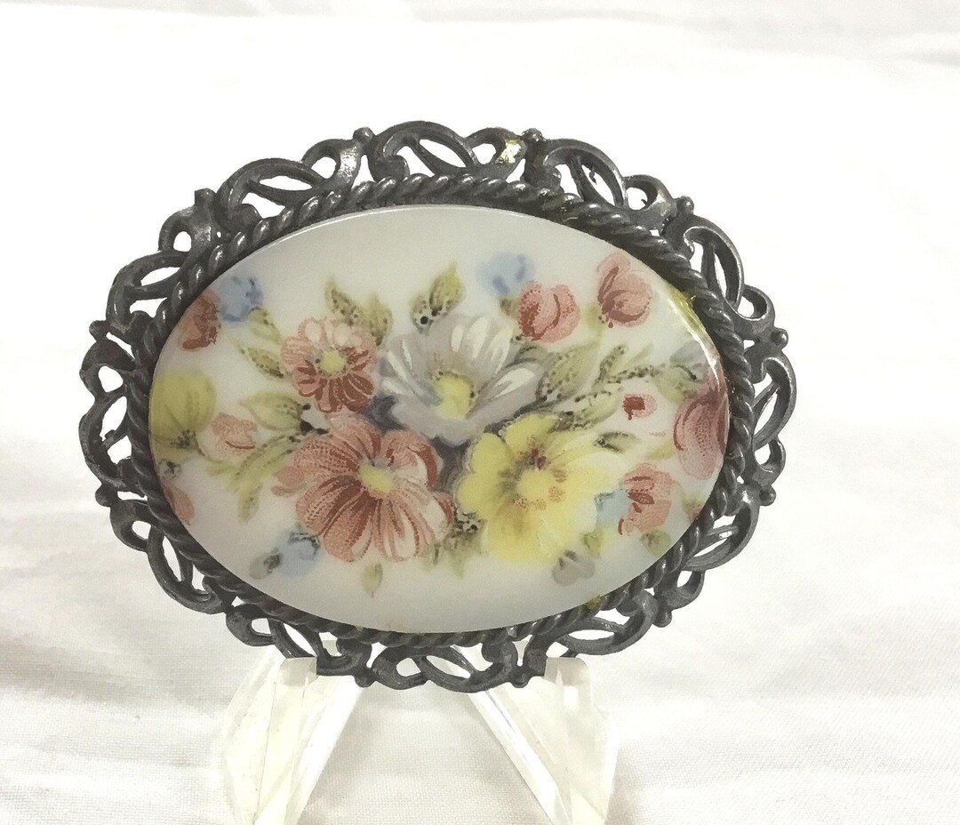 D38 Vintage West Germany Beautiful Brooch With Hand Painted Highlights ...