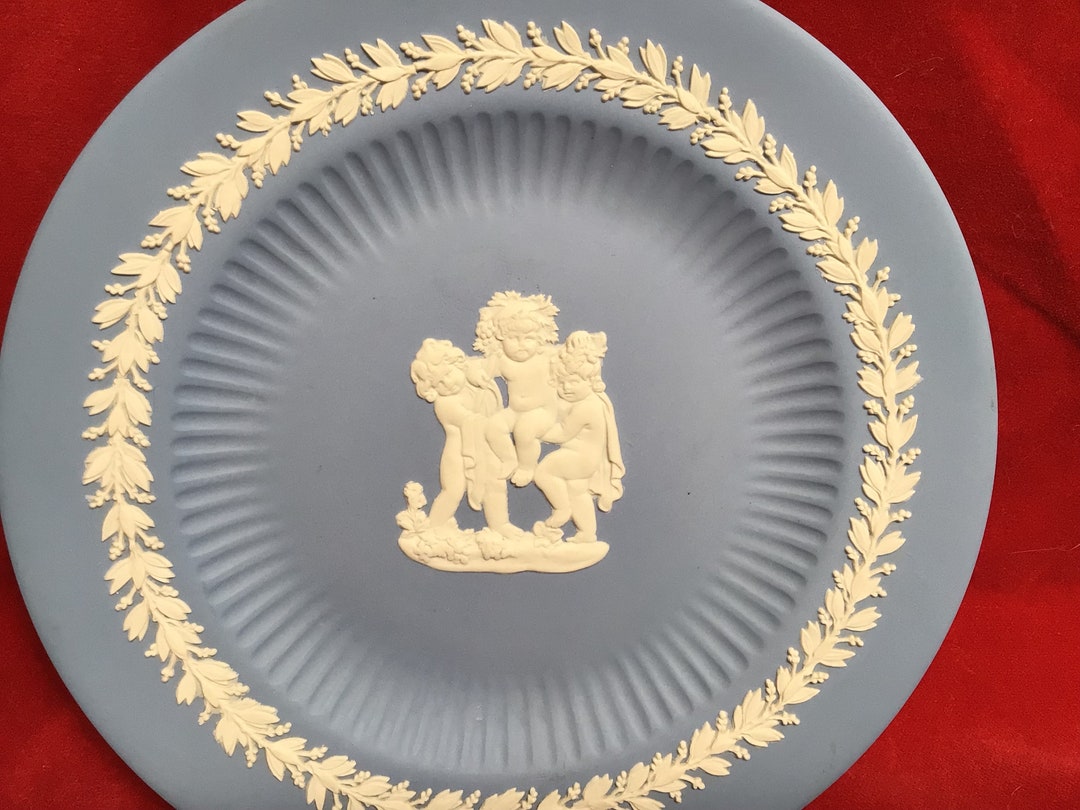 W182 Vintage Wedgwood Blue Jasperware Decorative Cherub Pattern Plate ...