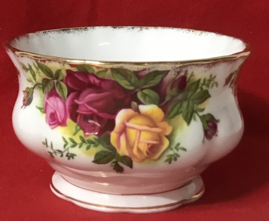 L190 Vintage Royal Albert Old Country Roses Small Sugar Bowl. Bone ...