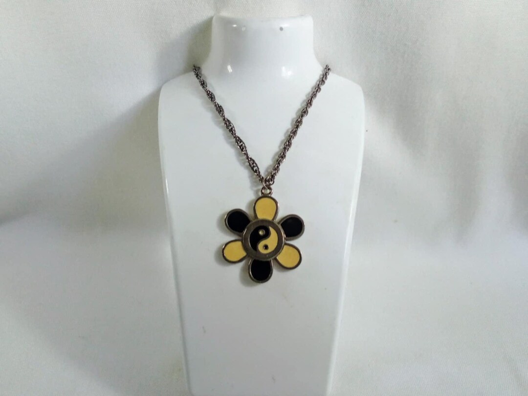 F190 Vintage Silver Tone and Enamel Ying Yang Pendant and Chain. Enamel ...