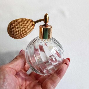 JP440. Vintage Clear Swirl Glass Perfume Spray With Puffer. Tracked ...