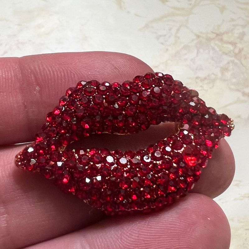 Sparkly Red Lips Brooch - Etsy