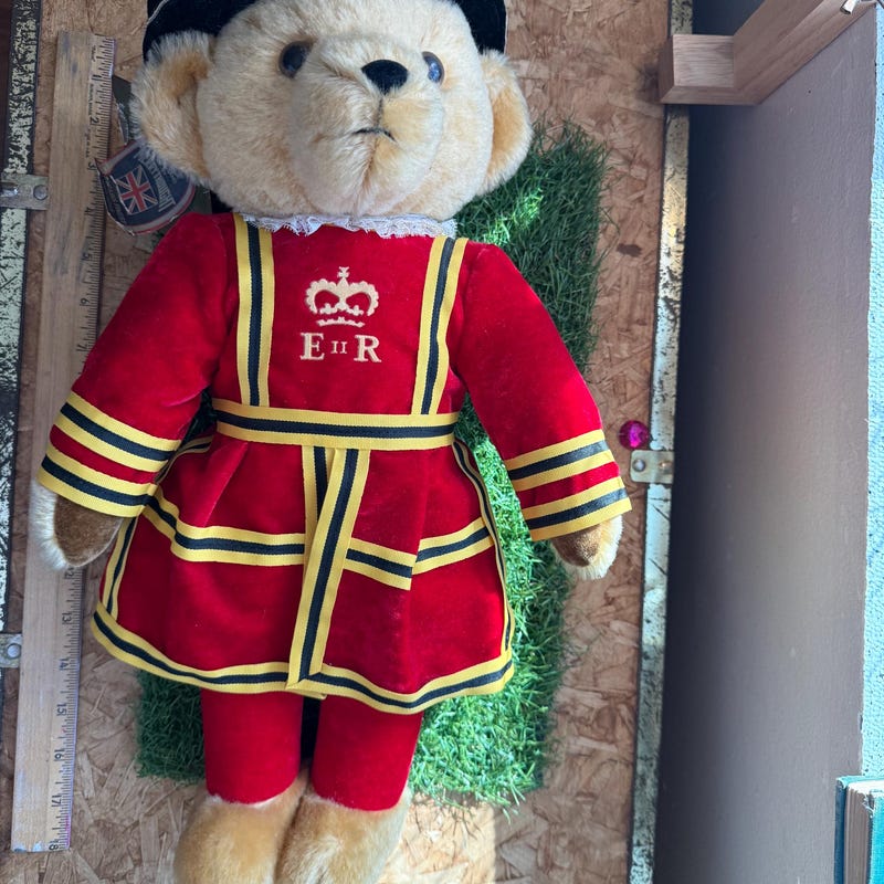 Queen Elizabeth Bear - Etsy
