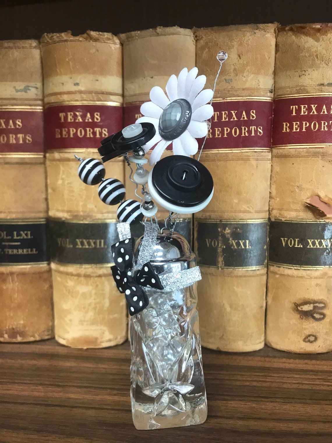 Button Bouquet Vintage Crystal Salt Shaker Buttons Black White Silver ...