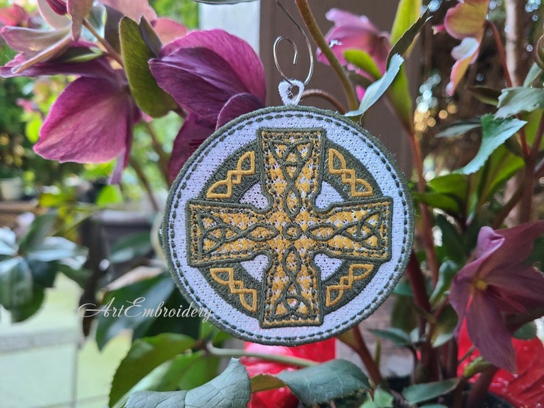 FSL Celtic Cross Machine Embroidery Design: Irish Knotwork (4x4, 5x7 ...